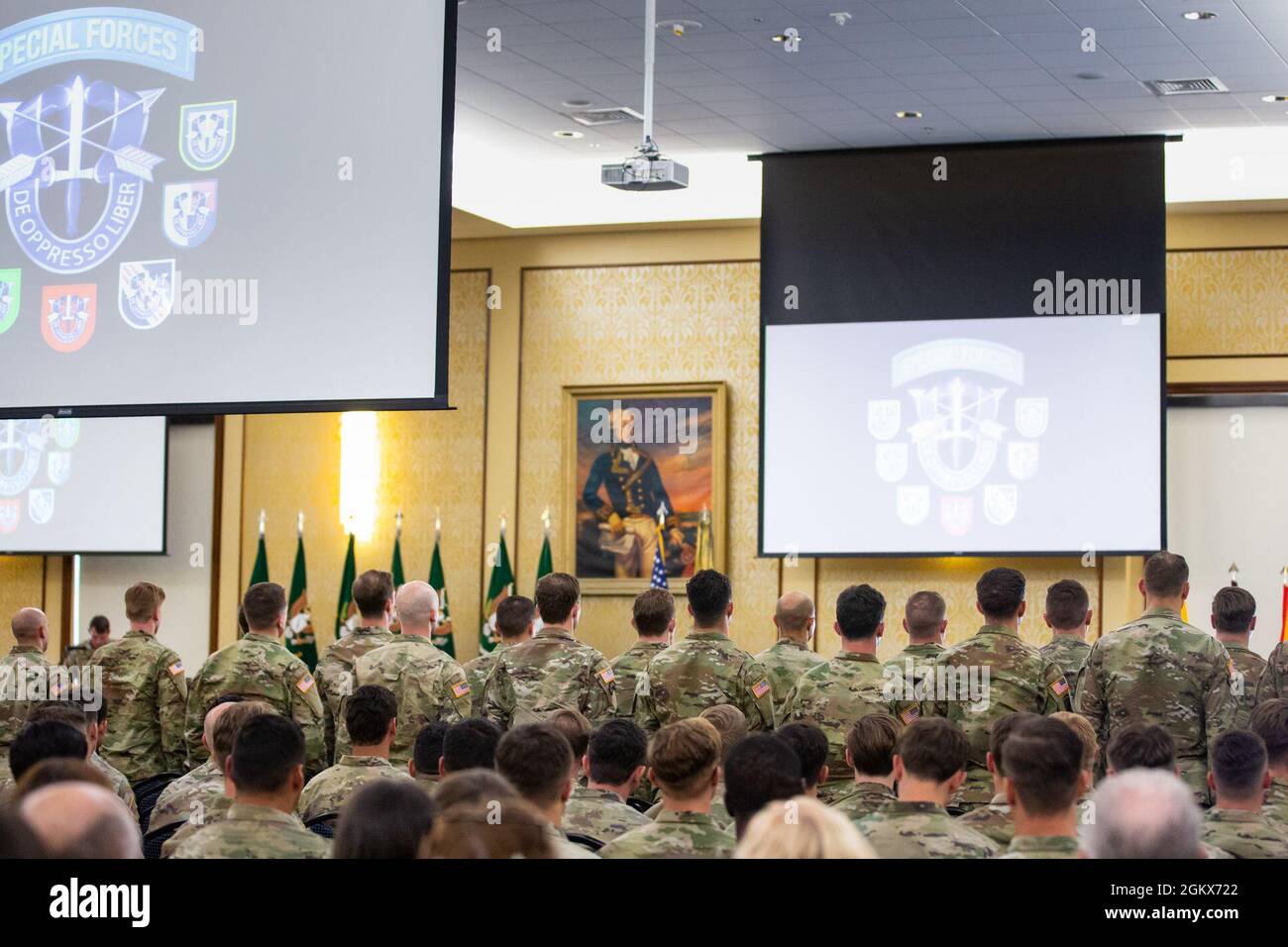 Soldiers assigned to the U.S. Army John F. Kennedy Special Warfare ...