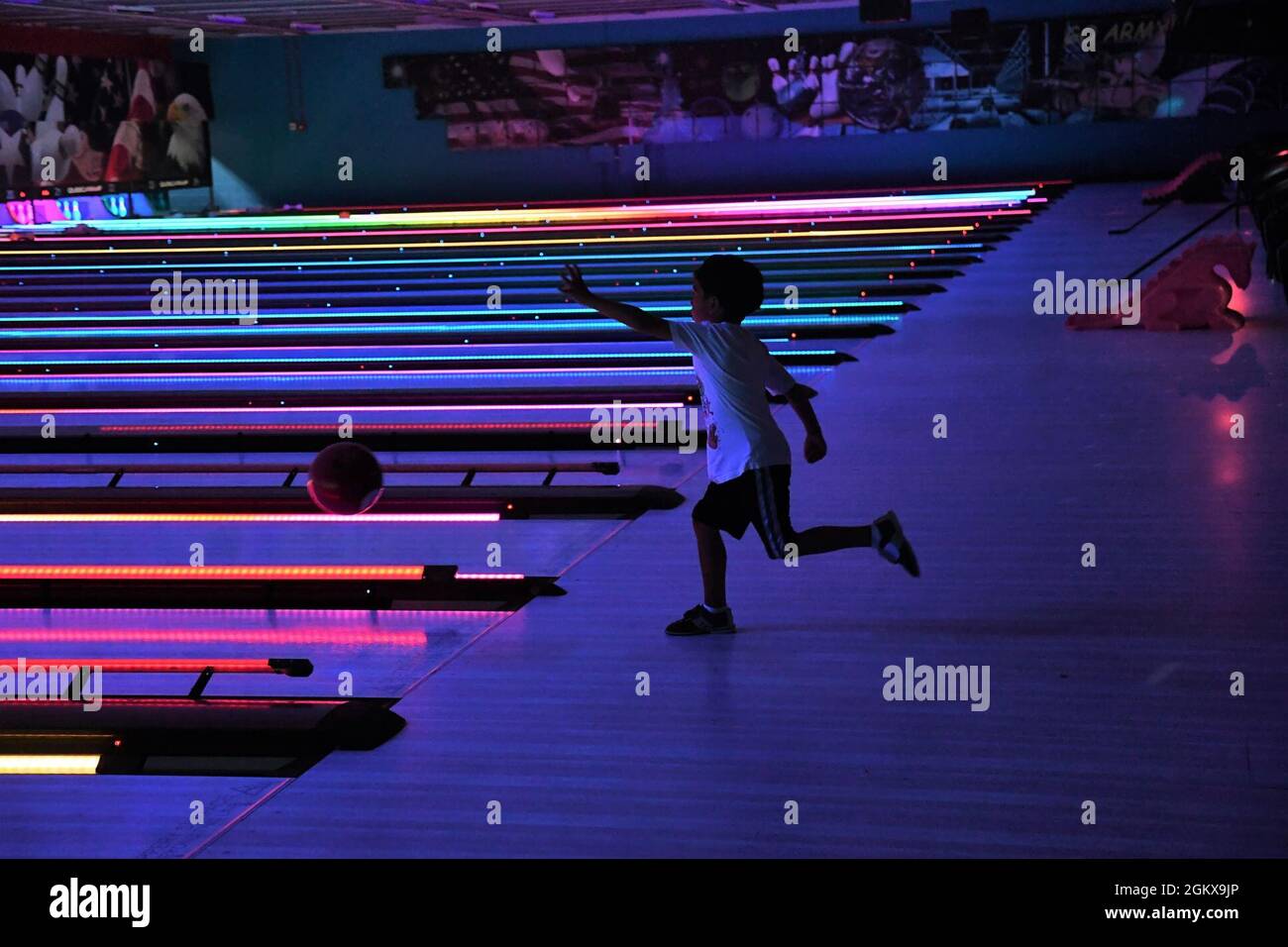 Two bowl games hi-res stock photography and images - Alamy