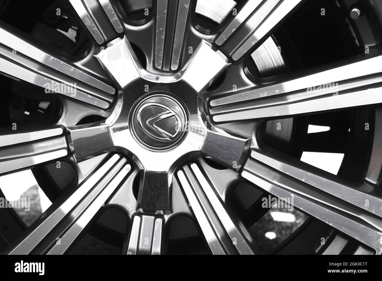 Logo lexus car brand High Resolution Stock Photography and Images - Alamy