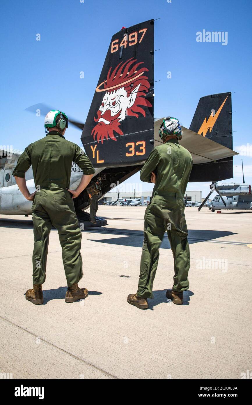 U.S. Marine Corps Lance Cpl. Kelvin Hutchison (left), and Cpl. Eduardo ...