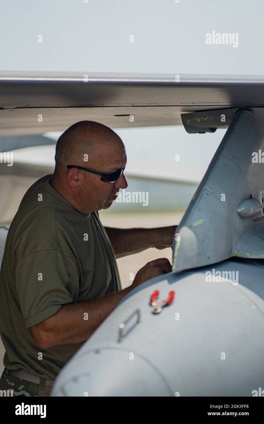 Master Sgt. Wade Shatter, 114th Aircraft Maintenance Squadron crew ...