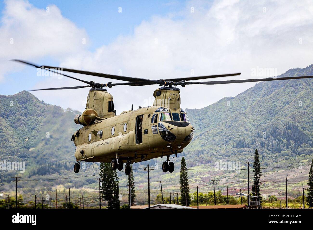 The 25th Infantry Division Lightning Academy conducts rappelling ...