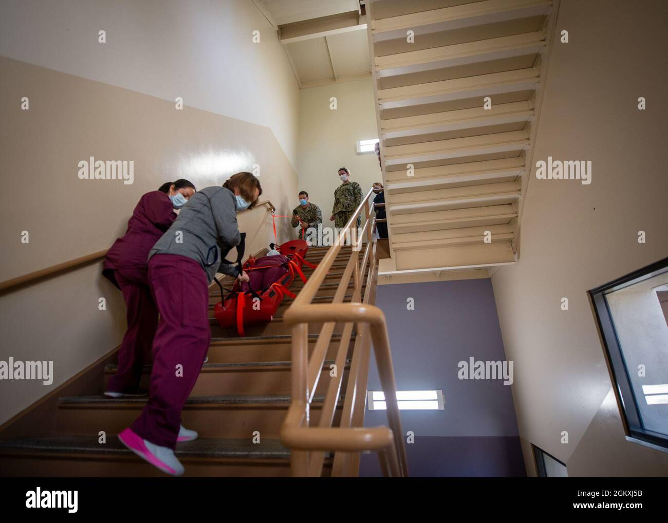 Down wards hi-res stock photography and images - Alamy