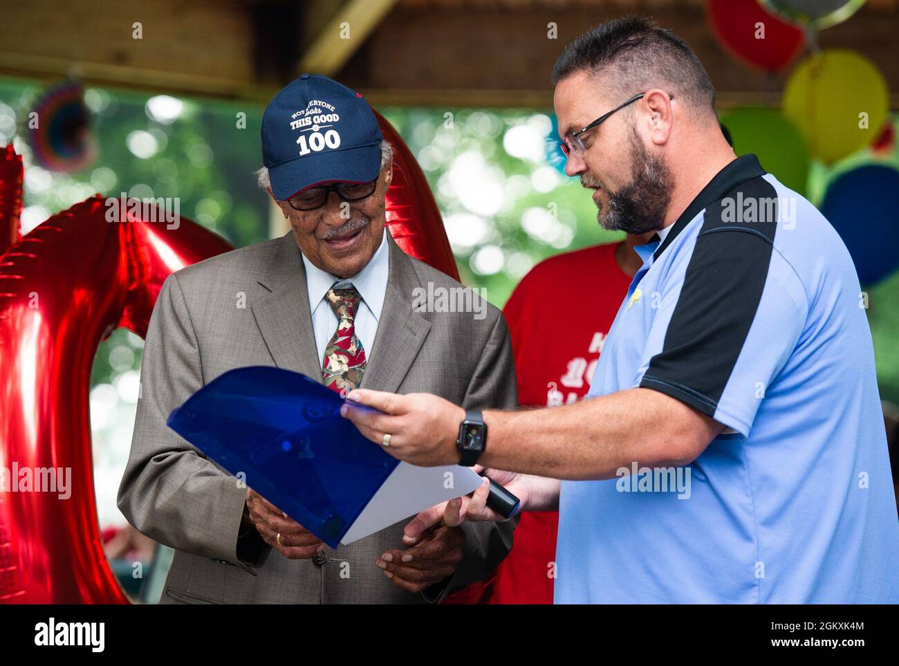 City of Huber Heights Mayor Jeff Gore, presents Willie Parker, a World ...
