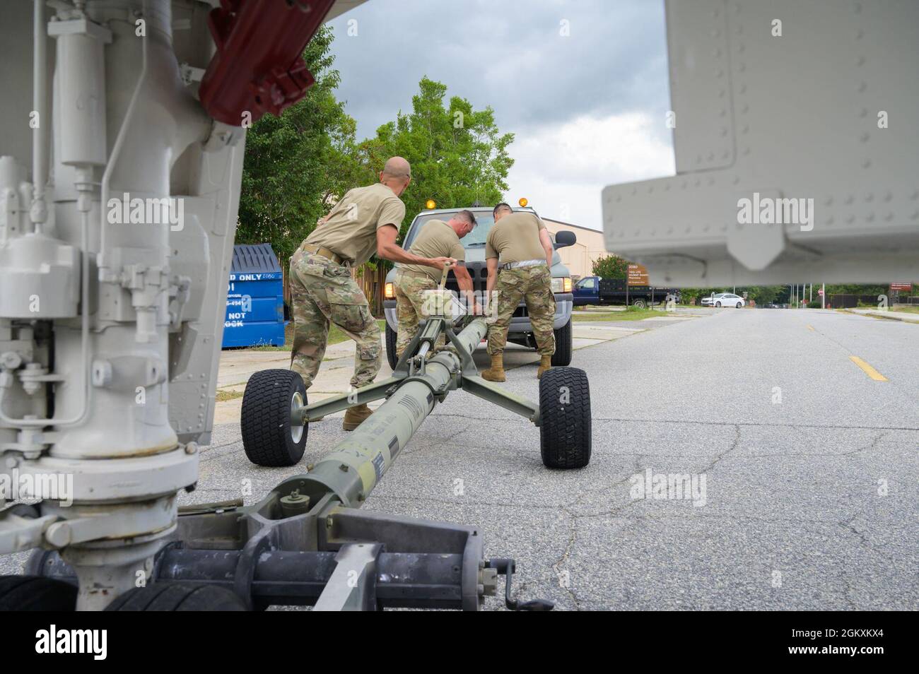 Tactical aircraft maintenance specialists hi-res stock photography and ...