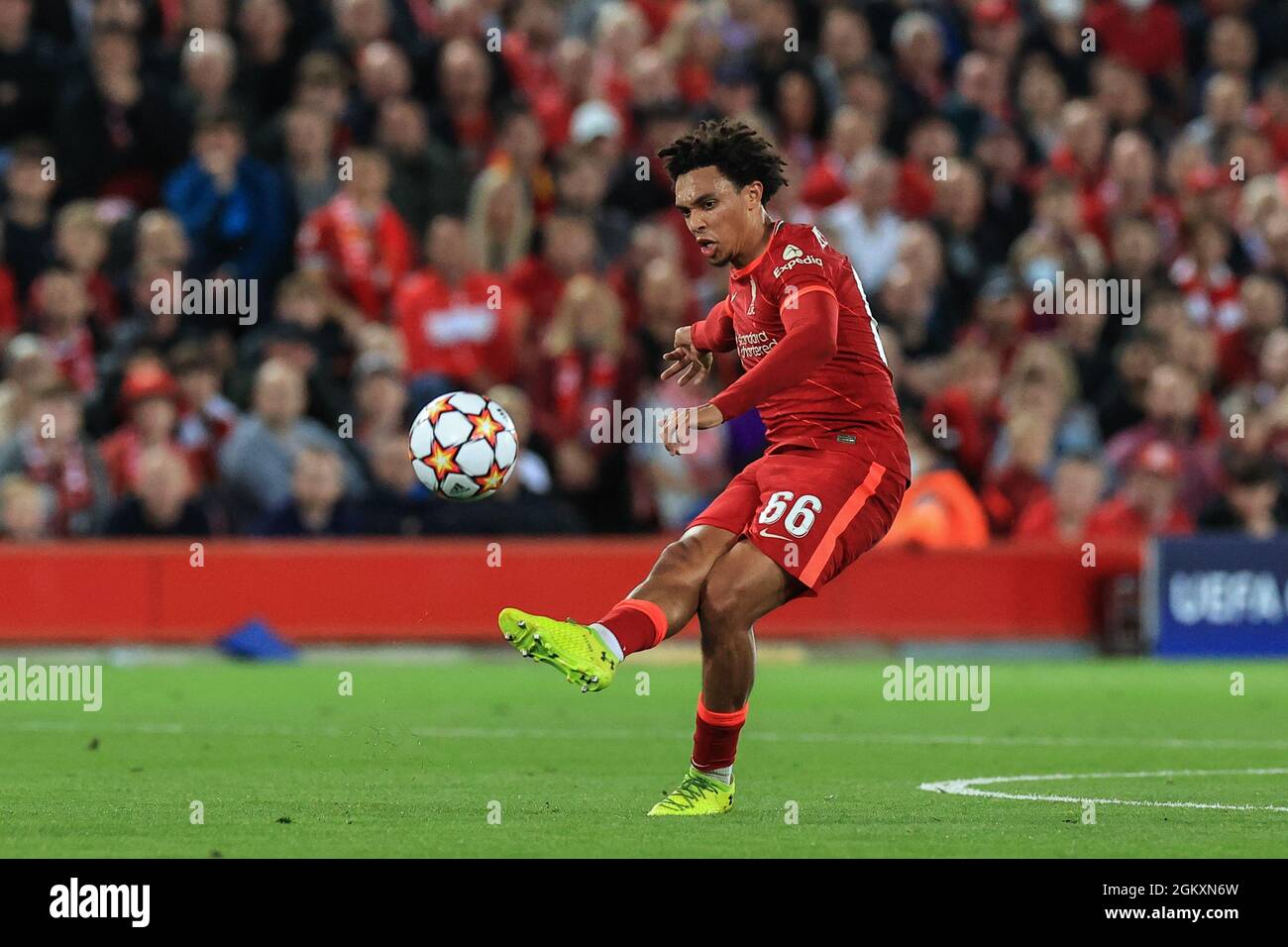 Trent Alexander-Arnold #66 of Liverpool shoots on goal Stock Photo - Alamy
