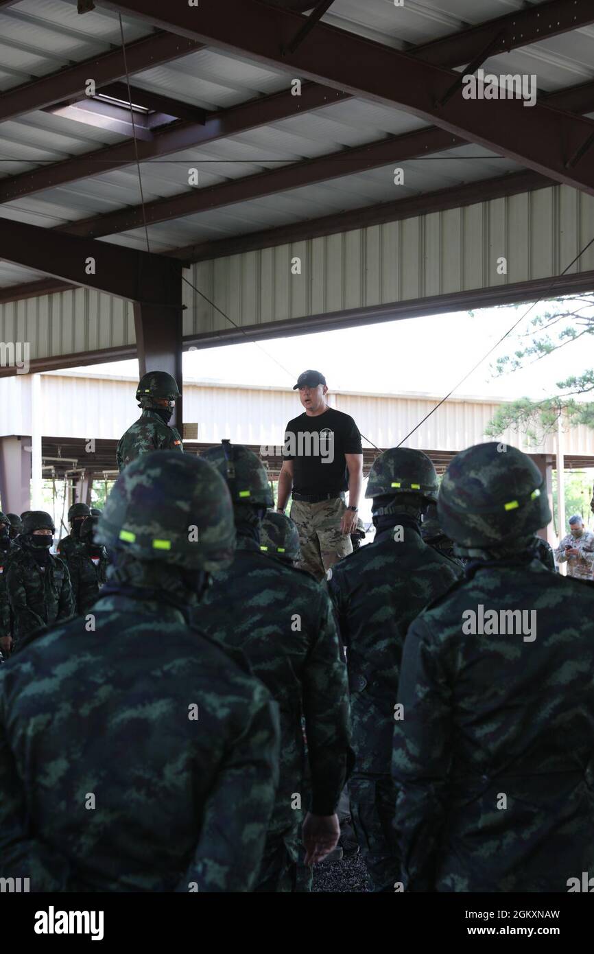 U.S. Army soldiers assigned to 2nd battalion, 325 Airborne Infantry ...