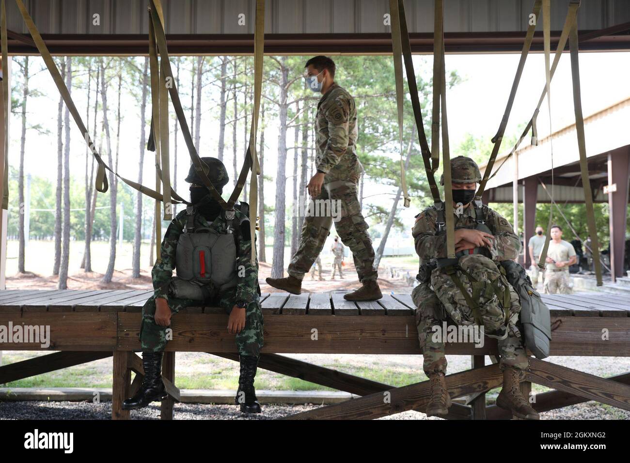 U.S. Army soldiers assigned to 2nd battalion, 325 Airborne Infantry ...