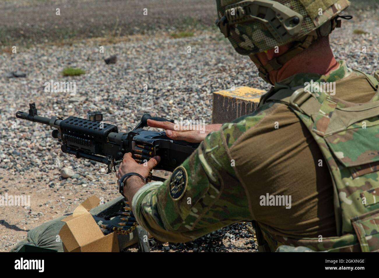 National army soldier loads machine hi-res stock photography and images ...