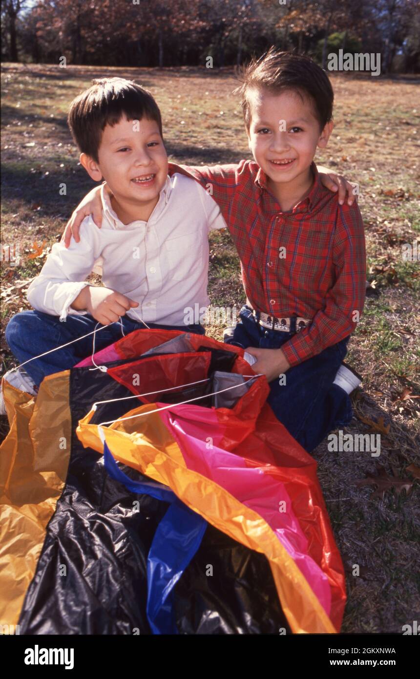 Children flying kites park hi-res stock photography and images - Alamy