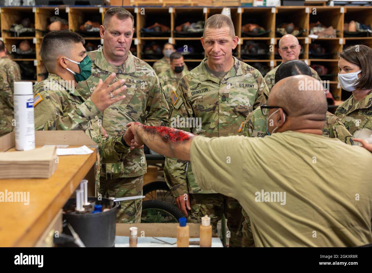 332nd people hi-res stock photography and images - Alamy