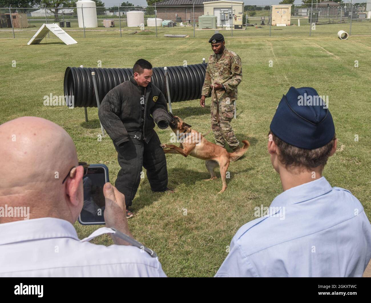 U.S. Air Force Staff Sgt. Will Solomon and Staff Sgt. DeAndre Turner ...