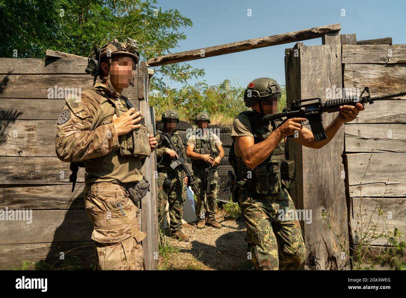 A U.S. Army Green Beret assigned to 10th Special Forces Group observes ...