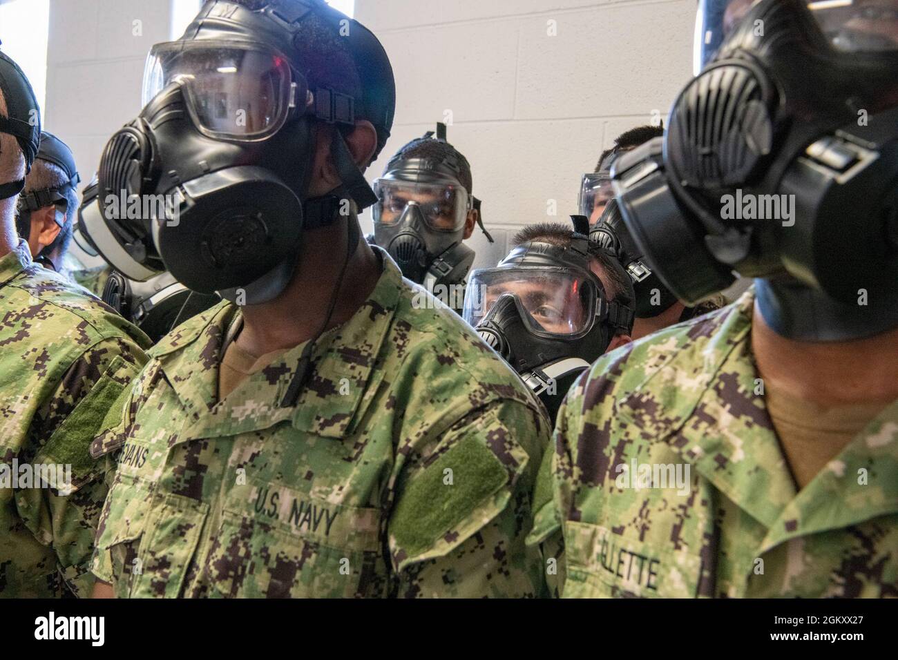 Recruits participate in the confidence chamber at Recruit Training ...