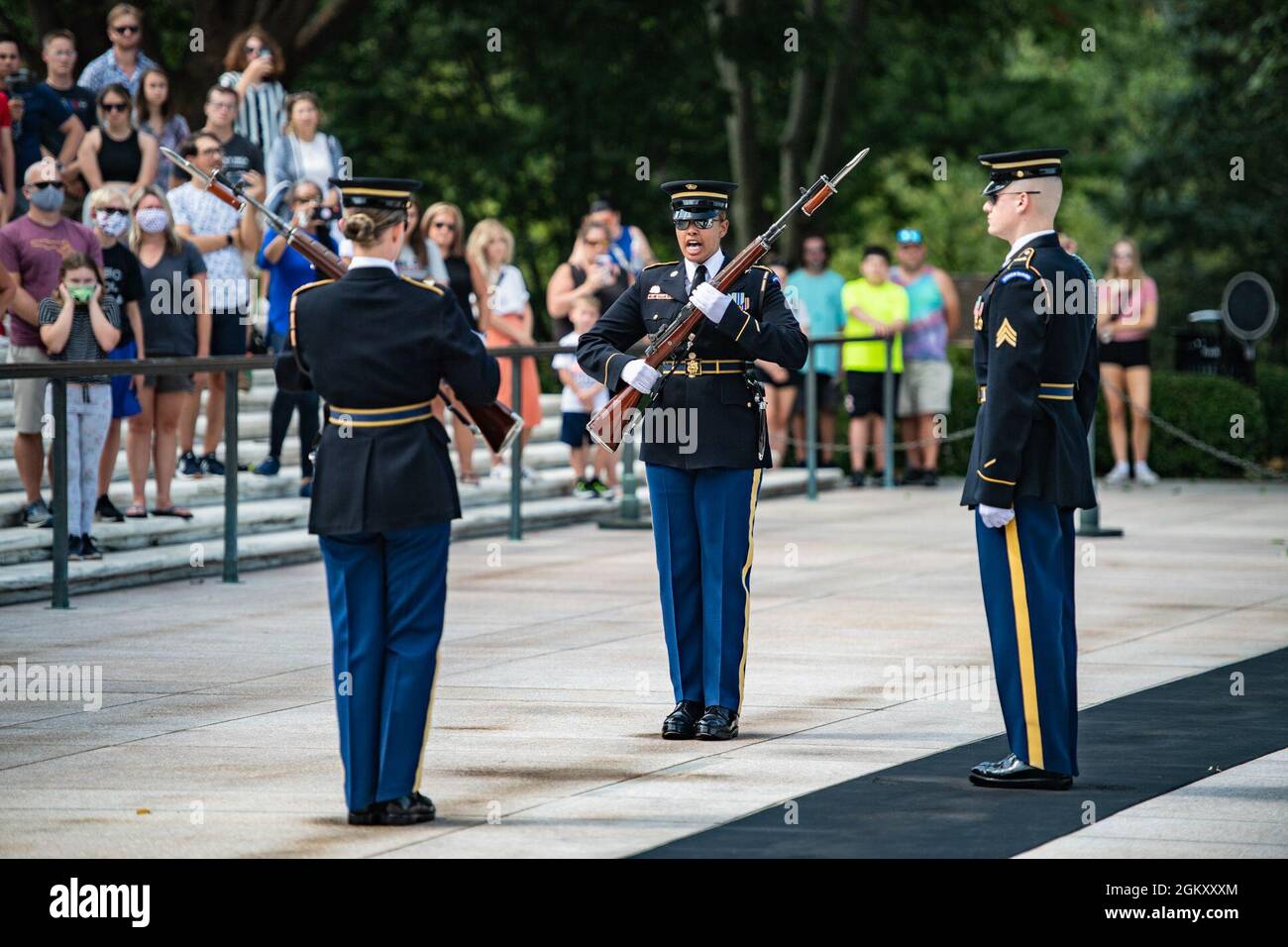Sentinels tomb of the unknown soldier arlington national cemetery hi ...
