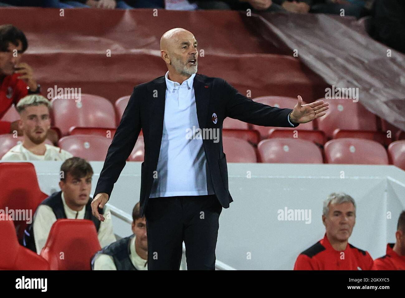 Stefano Pioli head coach of AC Milan gives his team instructions Stock ...