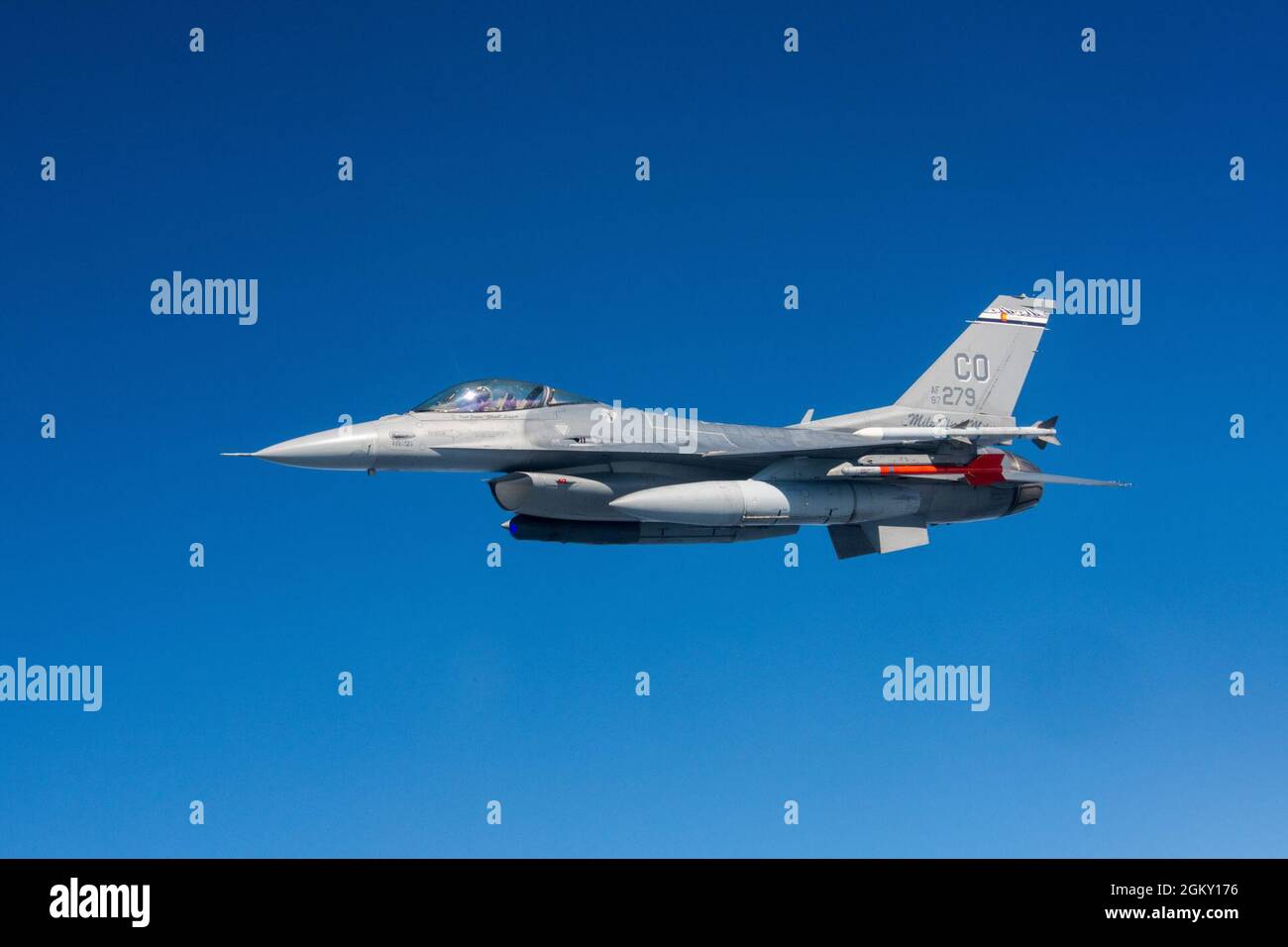 An F-16 Fighting Falcon assigned to the 140th Fighter Wing, Colorado ...