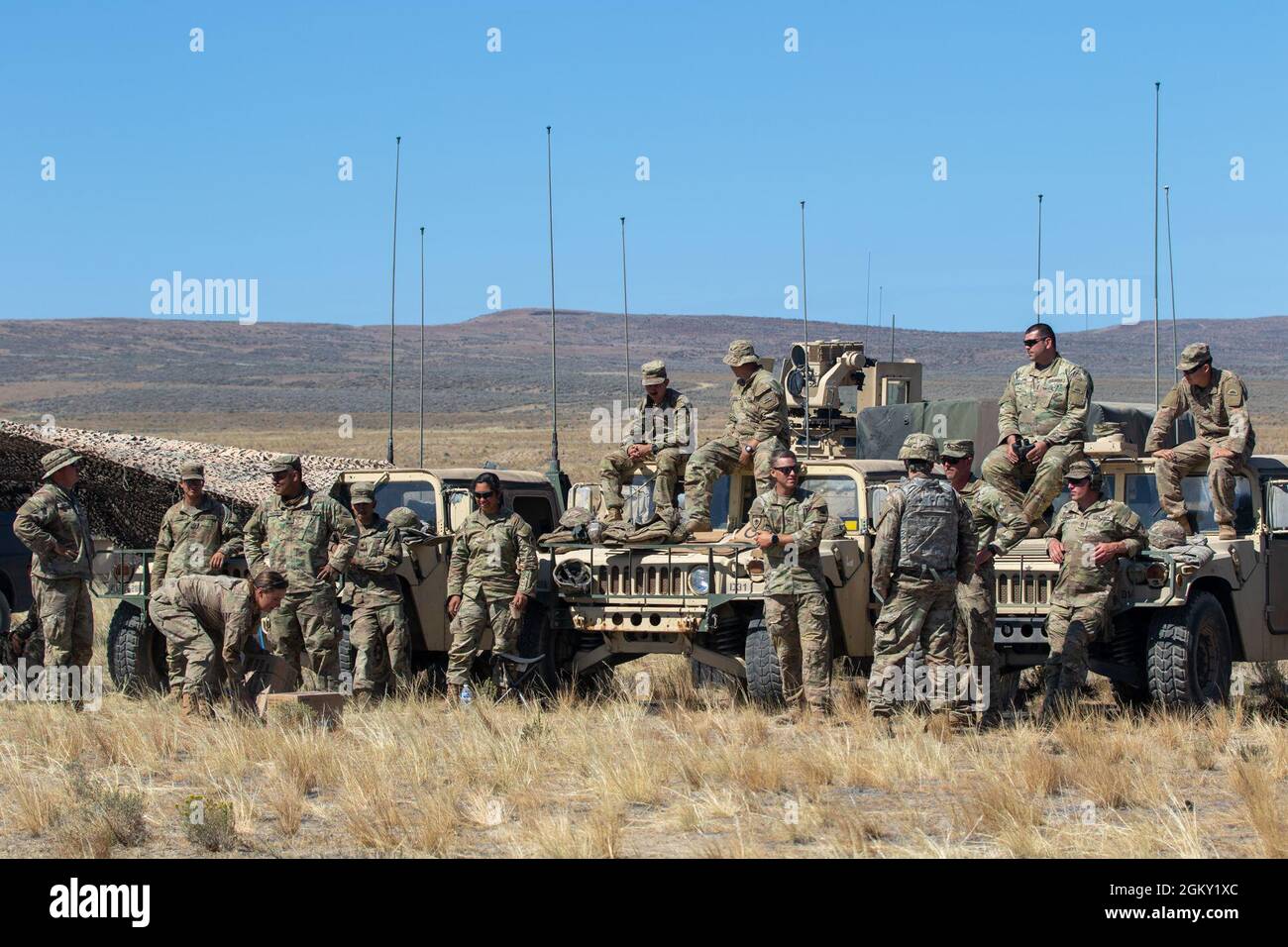 Soldiers of the 2-218th Field Artillery, 41st Infantry Brigade Combat ...