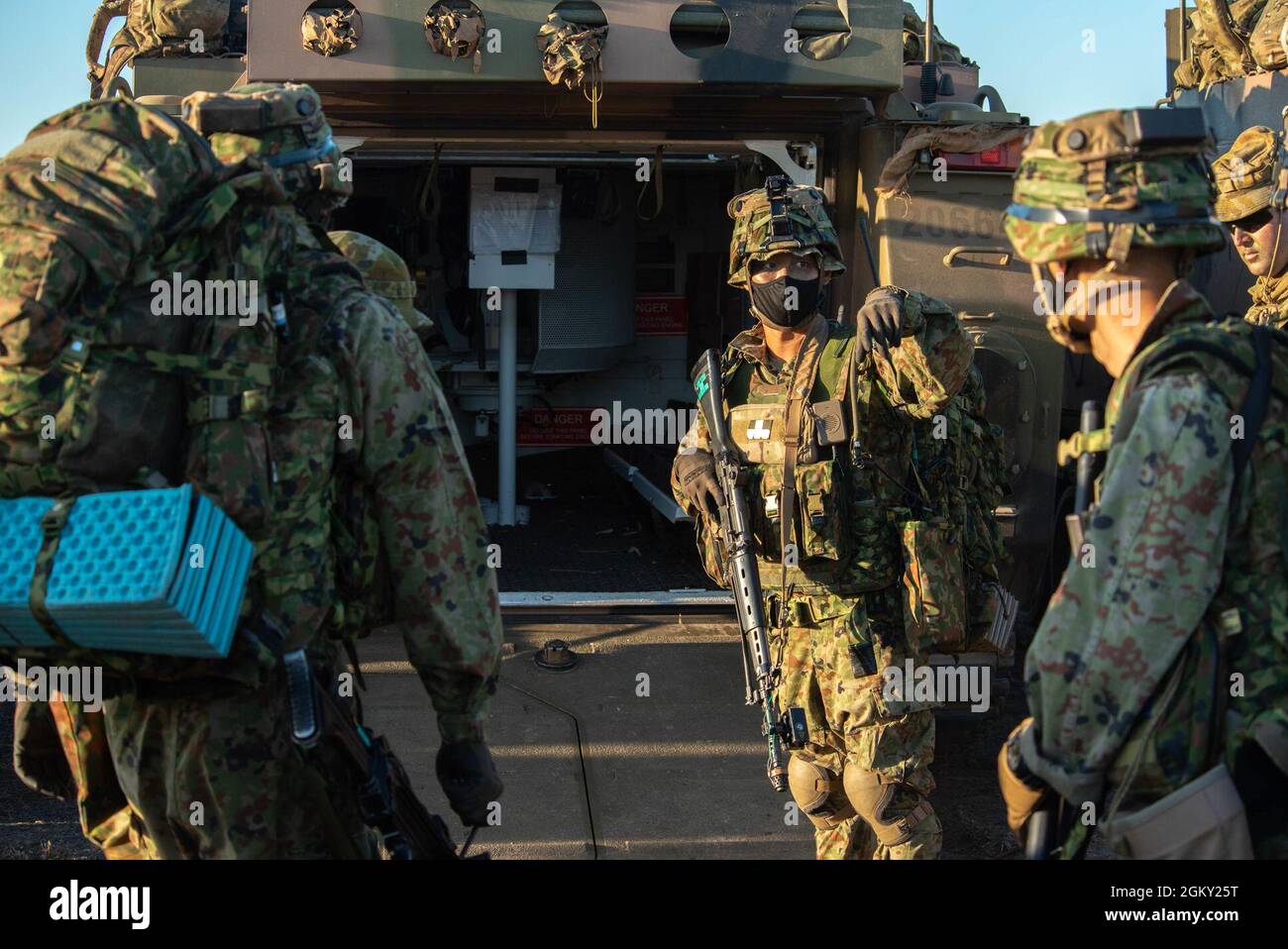 Japanese Ground Self Defense Force soldiers with 2nd Amphibious Rapid ...