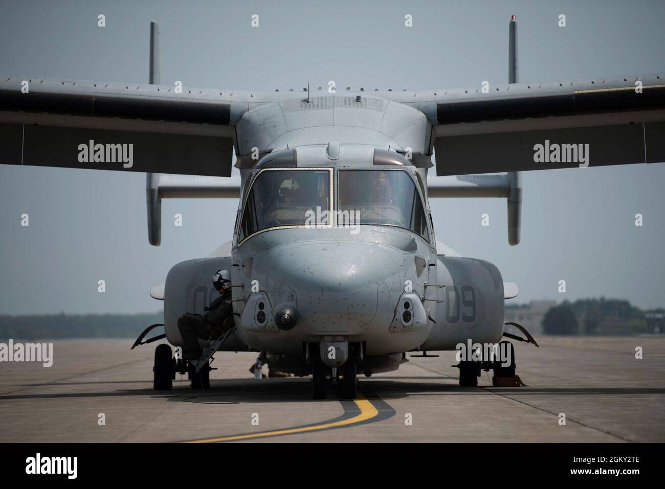 Members of the Marine Light Attack Helicopter Squadron (HMLA) 169 ...