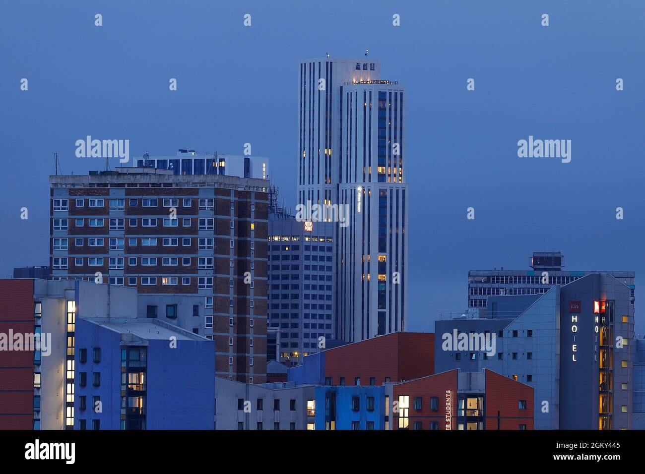 Tall buildings leeds hi-res stock photography and images - Alamy