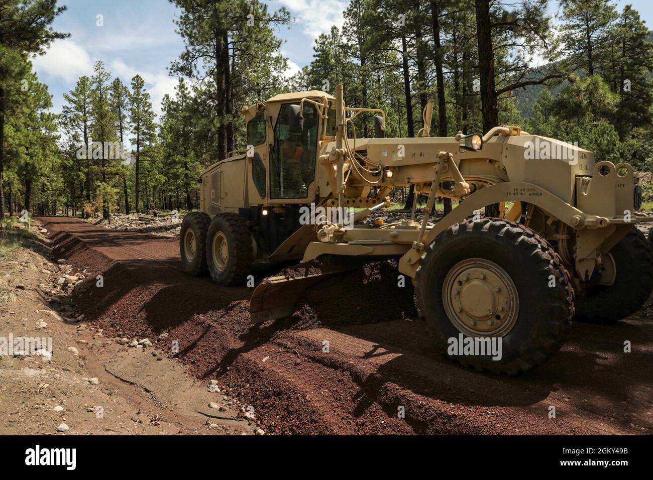 Repairing army vehicles hi-res stock photography and images - Alamy