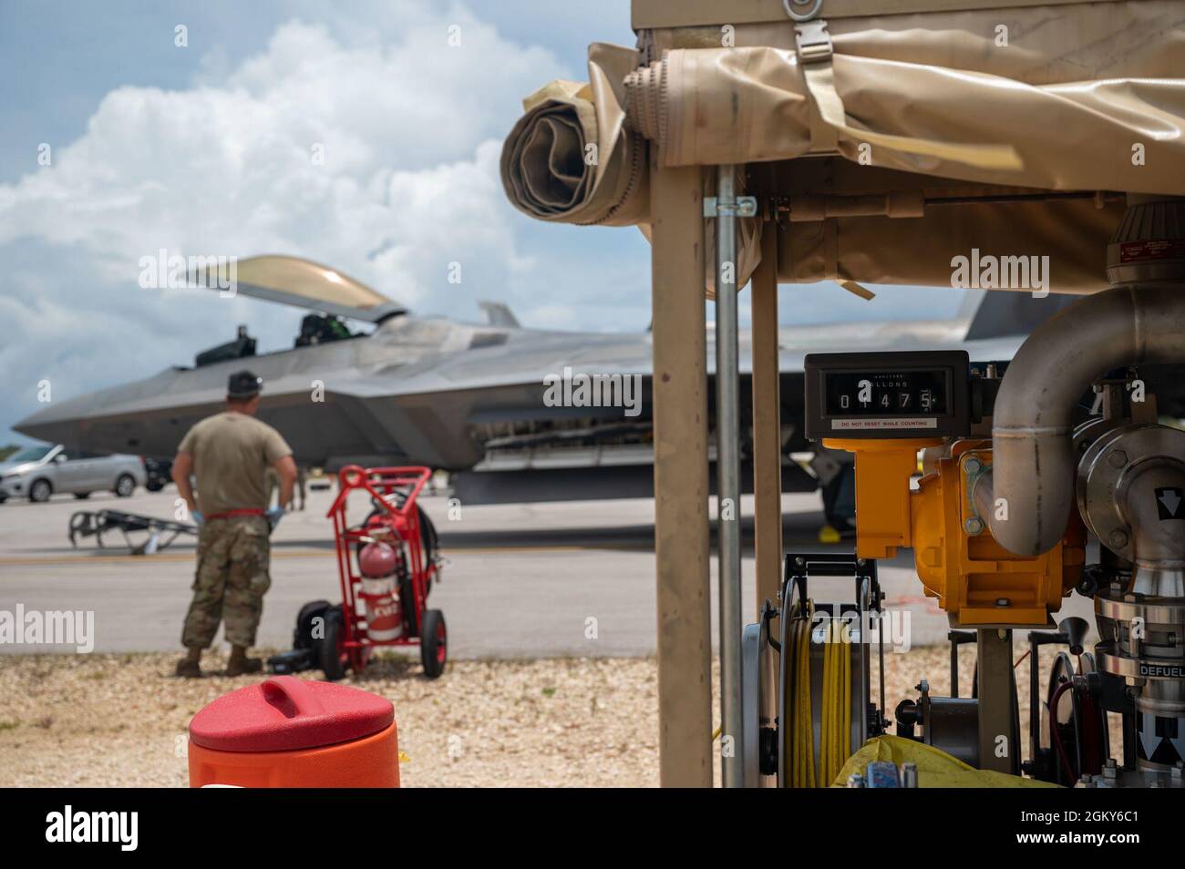 U.S. Air Force crew chiefs assigned to the 154th Aircraft Maintenance ...