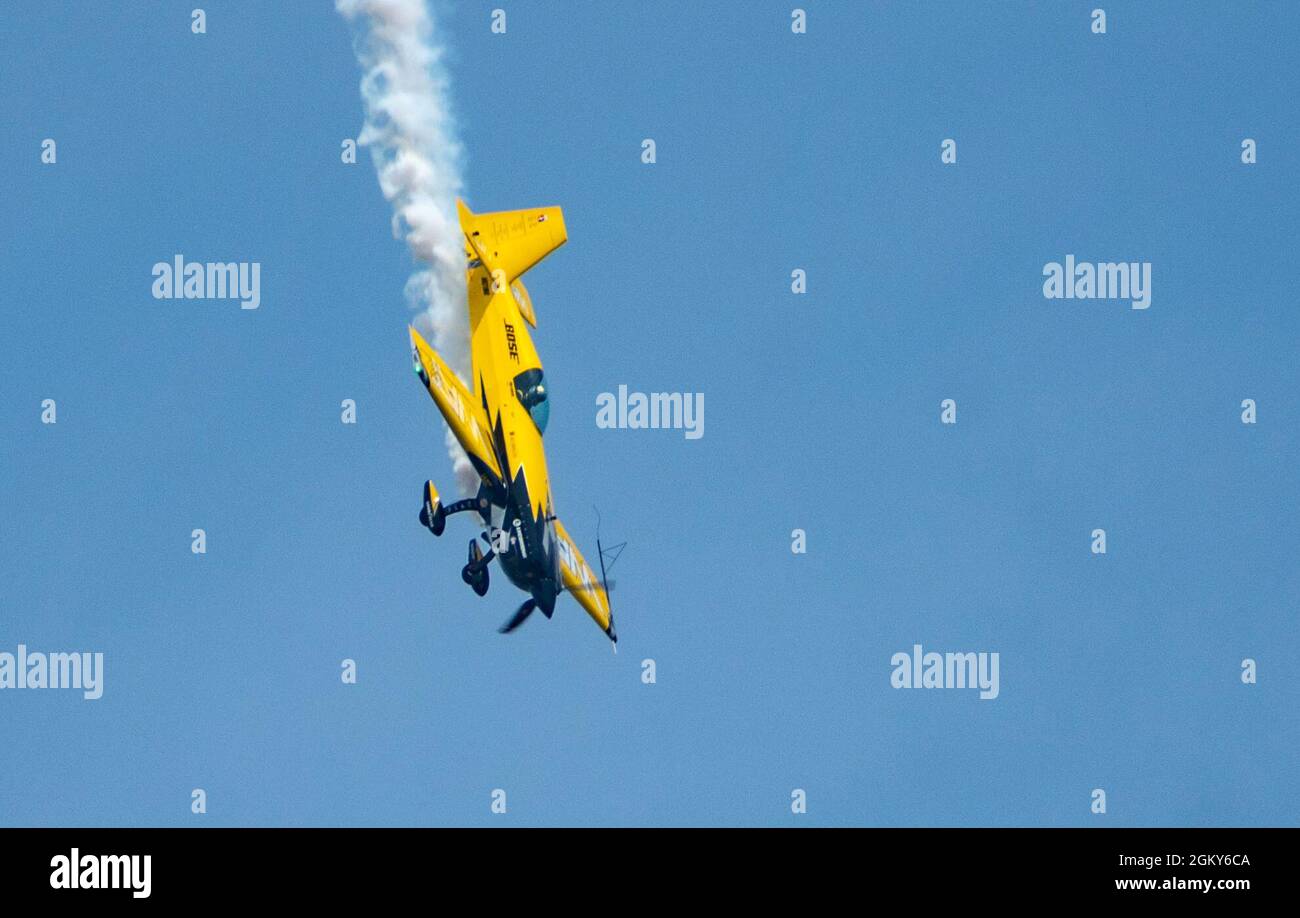 Aeroshell aerobatic hi-res stock photography and images - Alamy