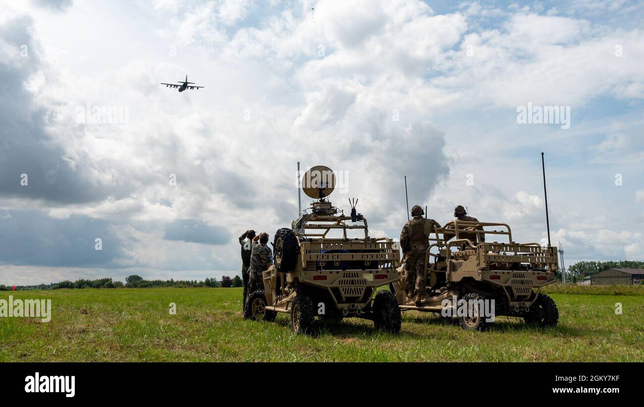 Drop zone operations hi-res stock photography and images - Alamy