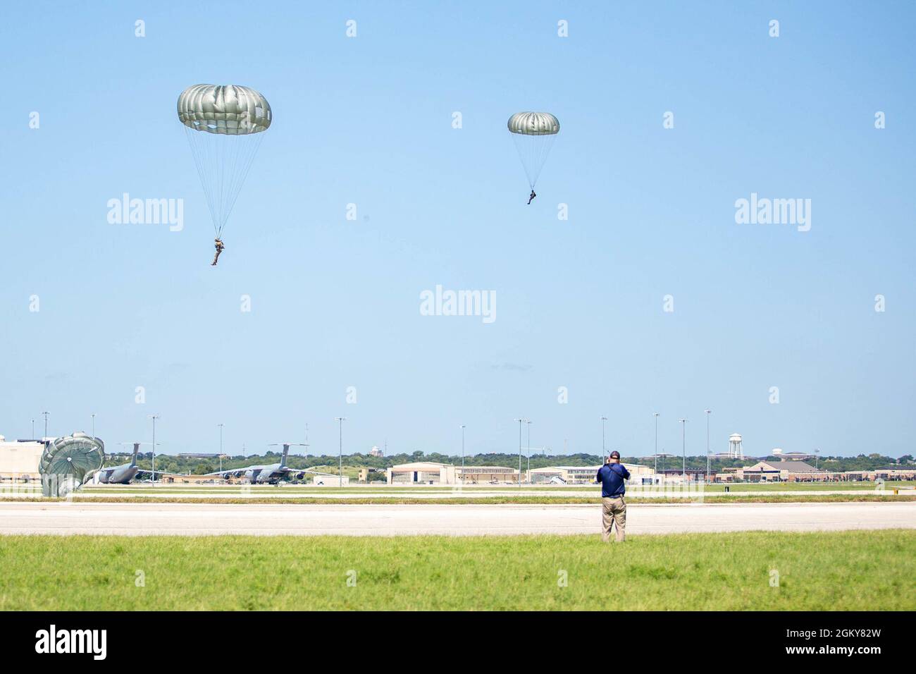 U.S. Air Force tactical air control party Airmen from the 353rd Special ...