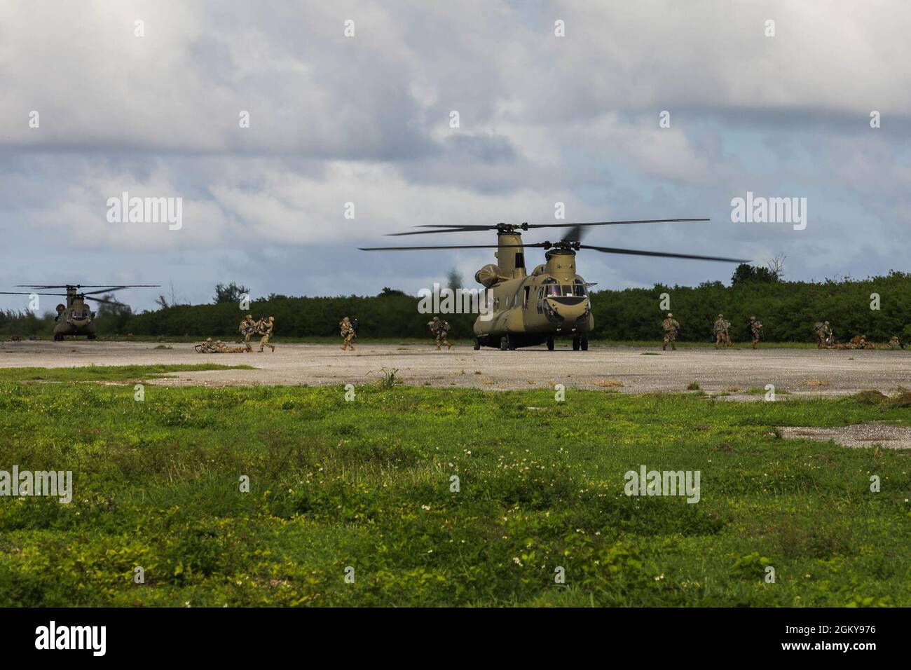 Soldiers supporting Forager 21 unload two CH-47 Chinook helicopters at ...