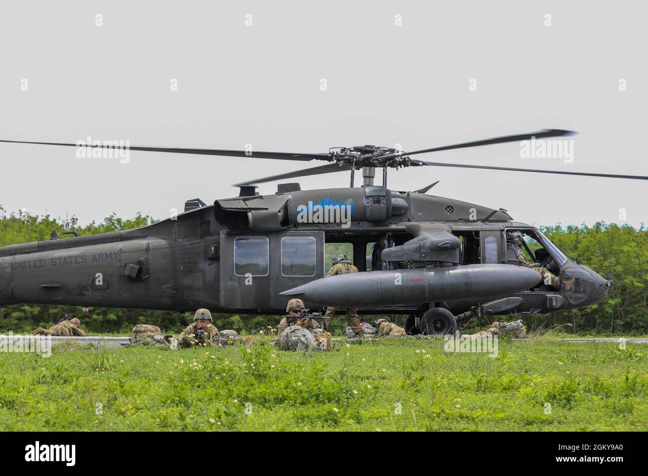 Soldiers participating in Forager 21 unload a UH-60L Black Hawk and ...