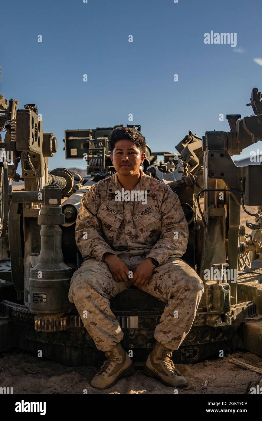 Marines with Oscar Battery, 5th Marines, 14th Marine Regiment conduct ...