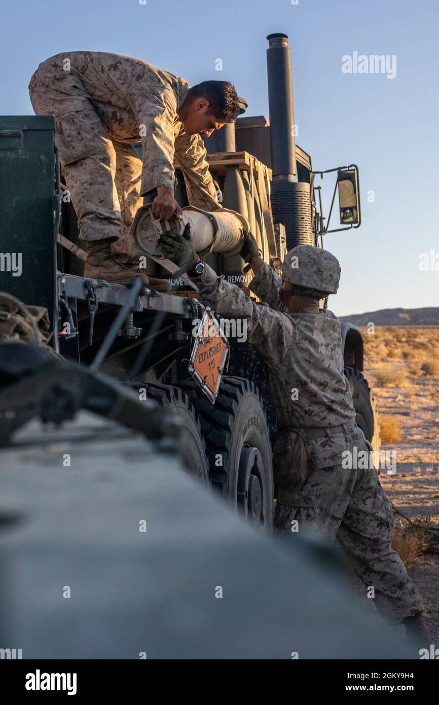 Marines with Oscar Battery Company, 5th Battalion, 14th Marines, 4th ...