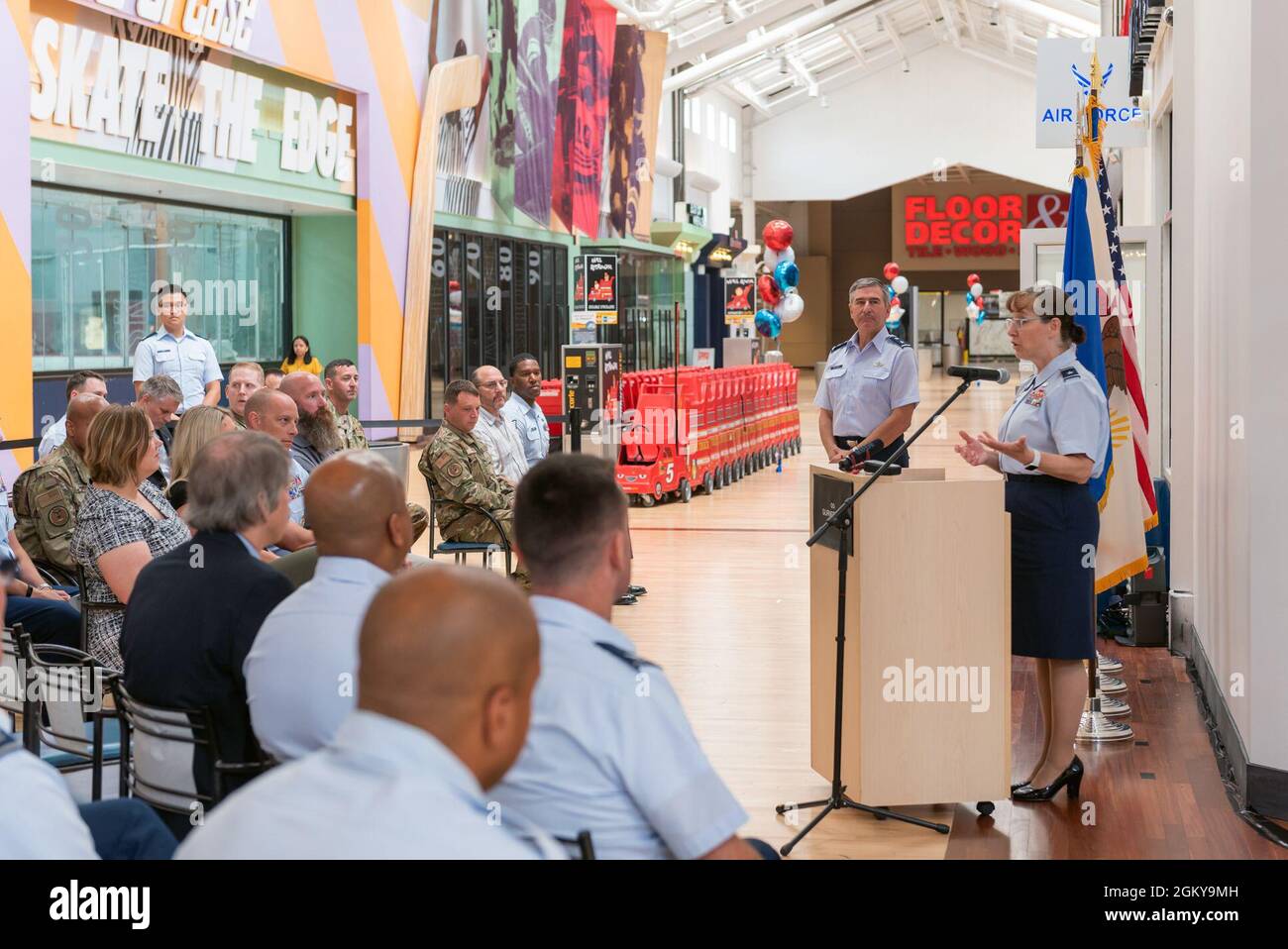 Cutting lisa hi-res stock photography and images - Alamy