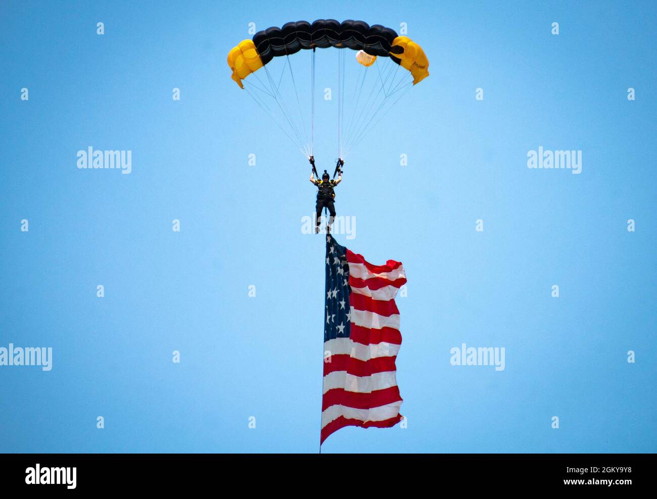 A U.S. Special Operations Command para-commando carries the American ...