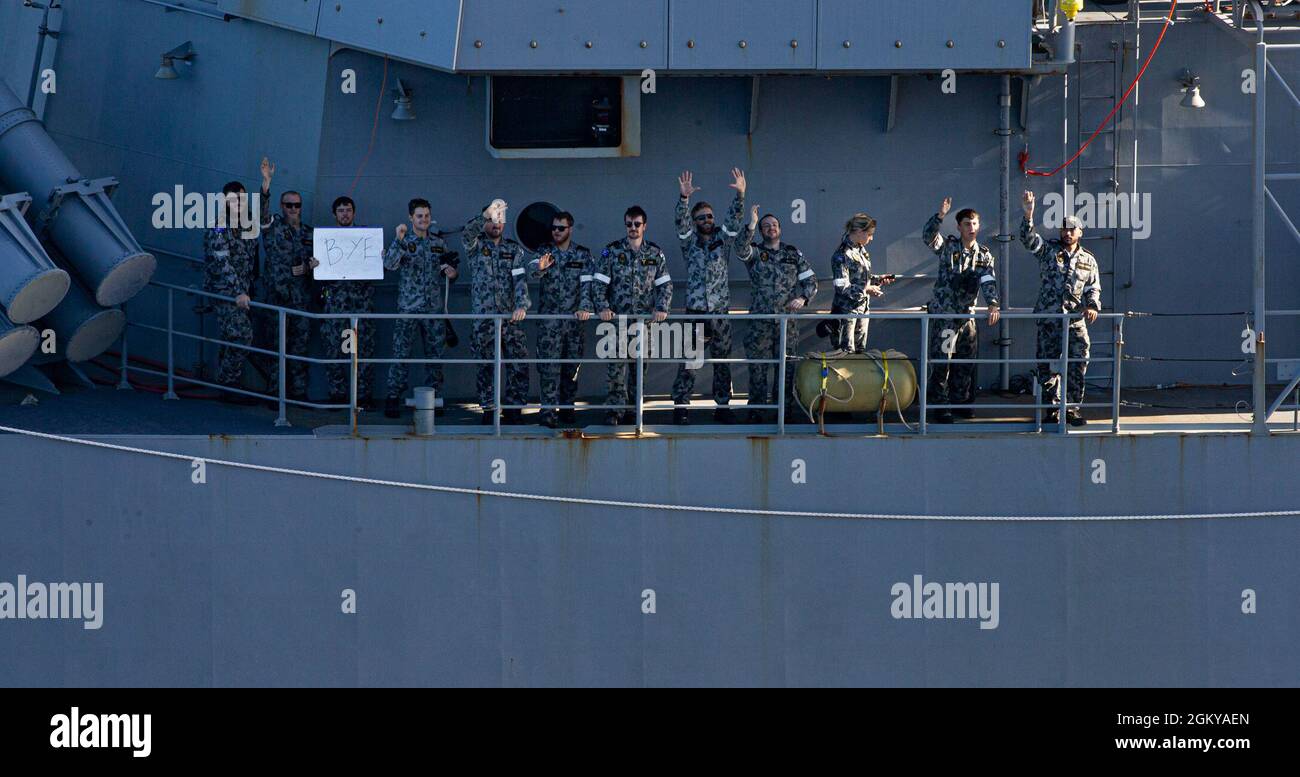Australian Sailors aboard the HMAS Ballarat (FFH 155) say farewell to U ...