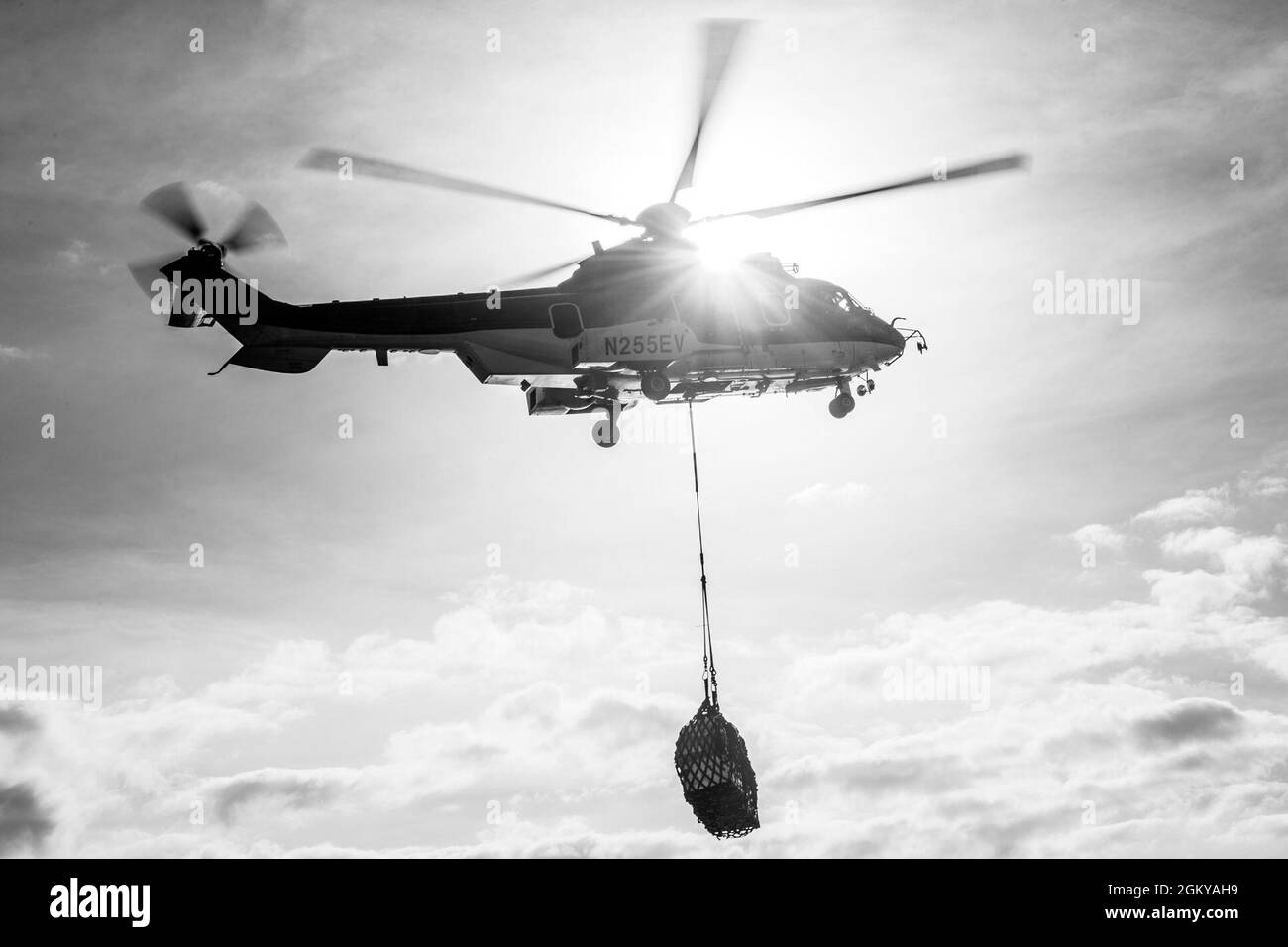 Uss america amphibious assault Black and White Stock Photos & Images ...