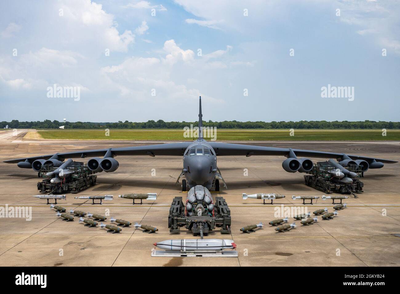 The B 52h Stratofortress Is A Long Range Heavy Bomber That Can Perform