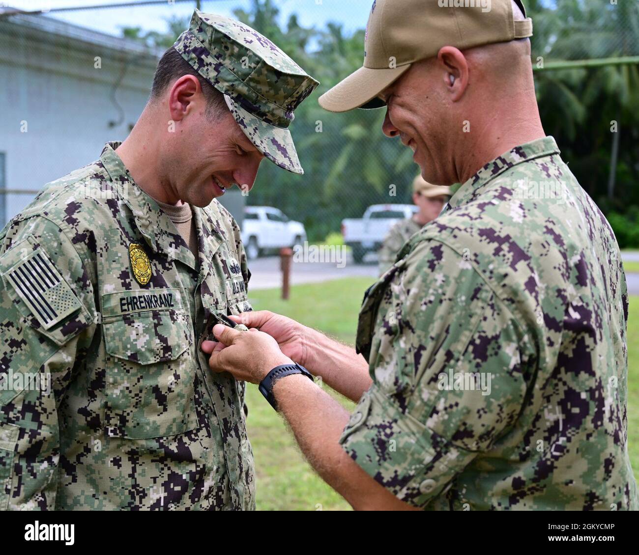 U s navy senior chief master at arms hi-res stock photography and ...