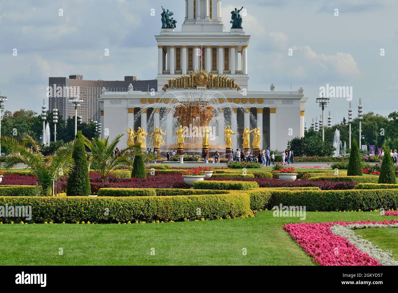 Moscow, Russia - august 25, 2020: View of the fountain Friendship of ...