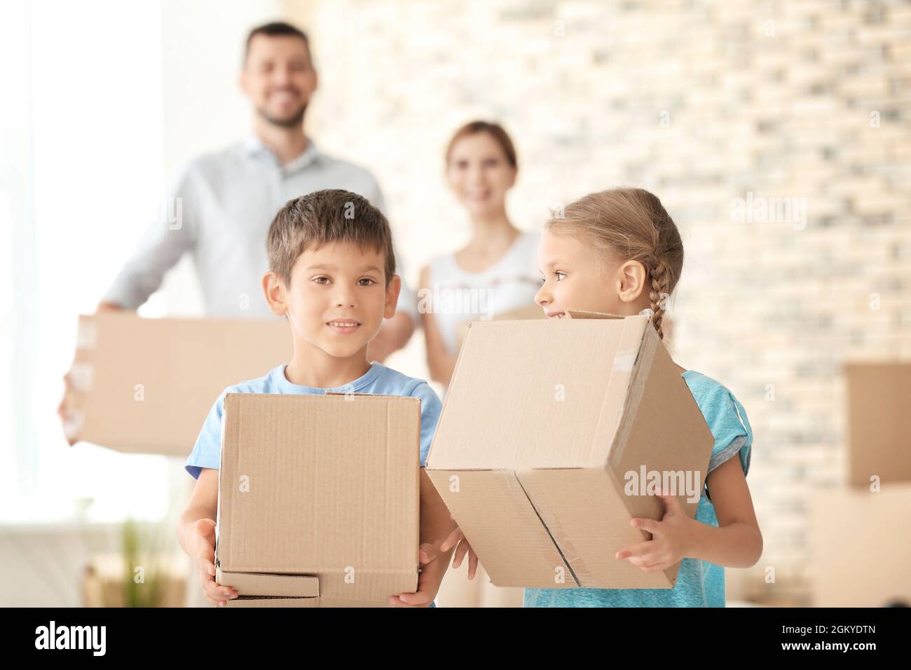 Happy family with cardboard boxes in new flat Stock Photo - Alamy