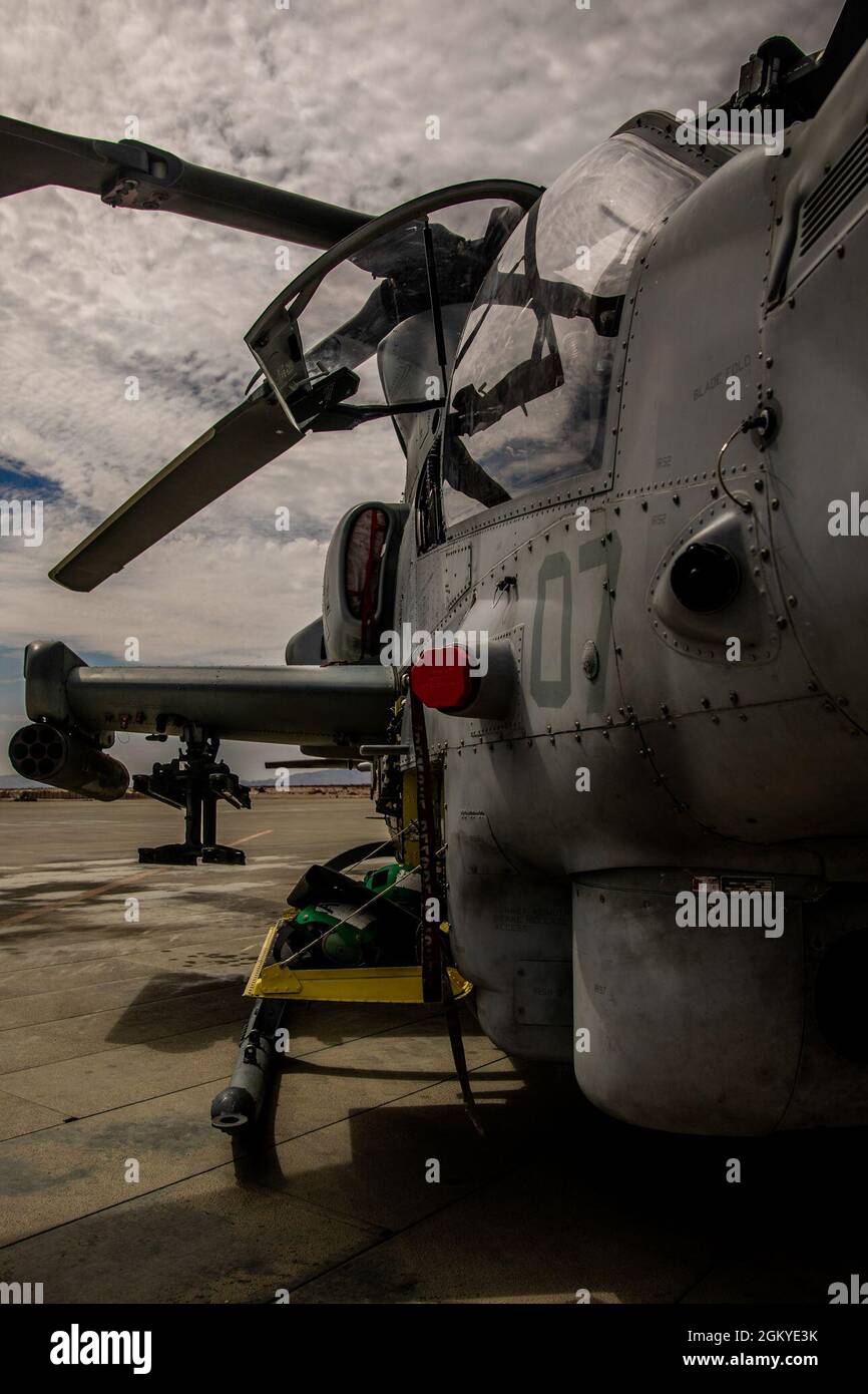 Marines with Marine Heavy Helicopter Squadron (HMH) 772 perform ...