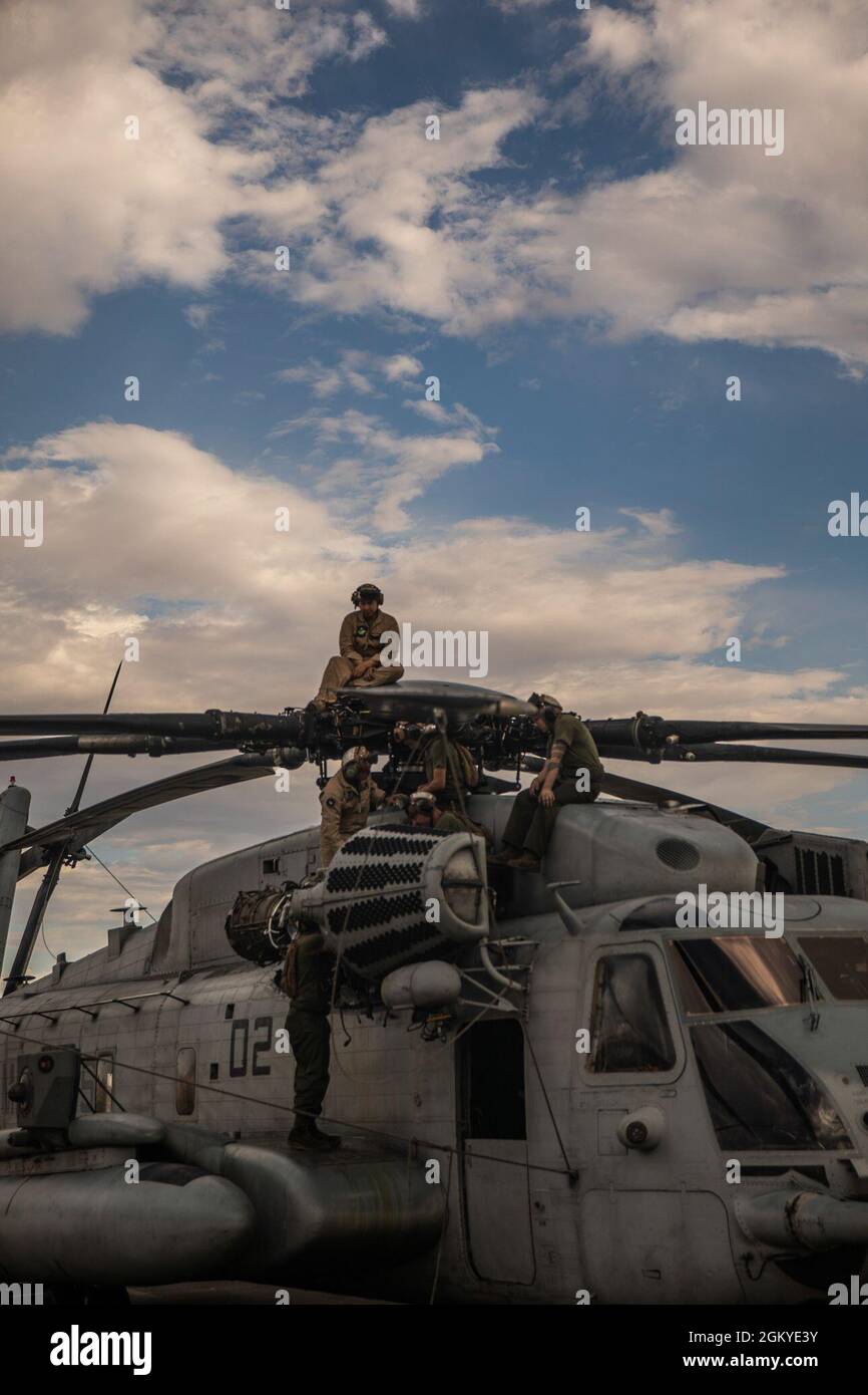 Marines with Marine Heavy Helicopter Squadron (HMH) 772 perform ...