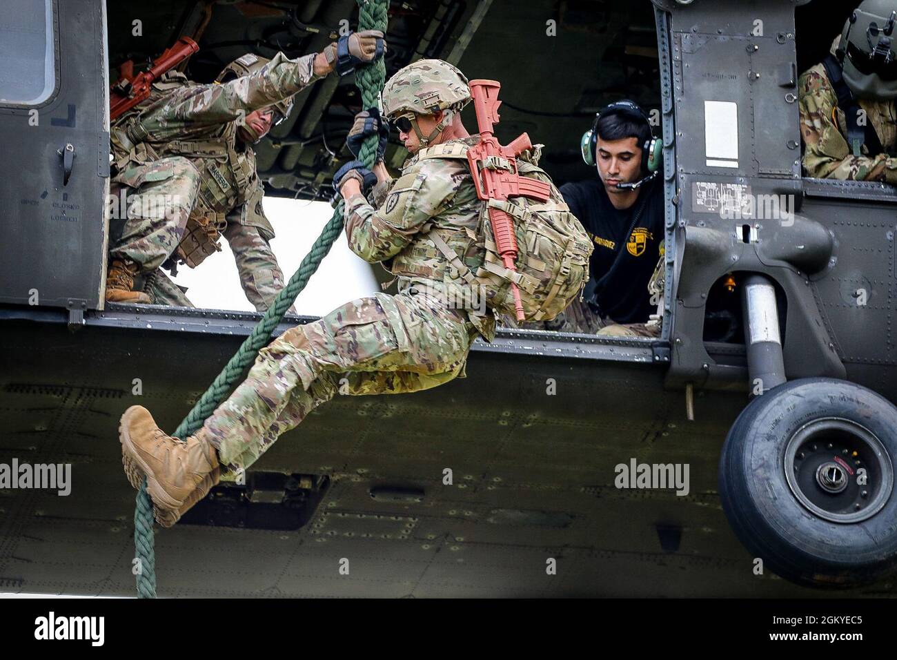 25th Infantry Division Lightning Academy Air Assault instructors ...