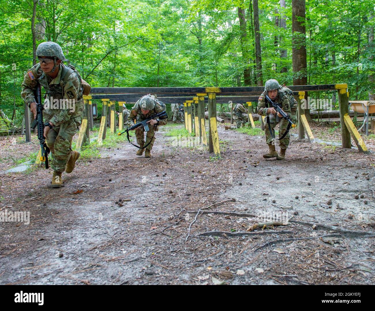 U.S. Army Soldiers of the 1st Battalion, 222d Aviation Regiment conduct ...