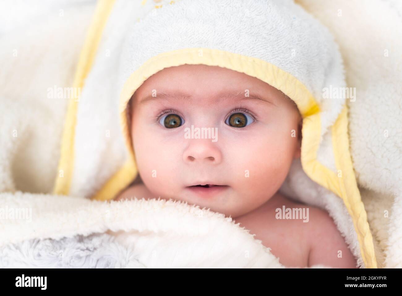 Newborn in bath hi-res stock photography and images - Alamy