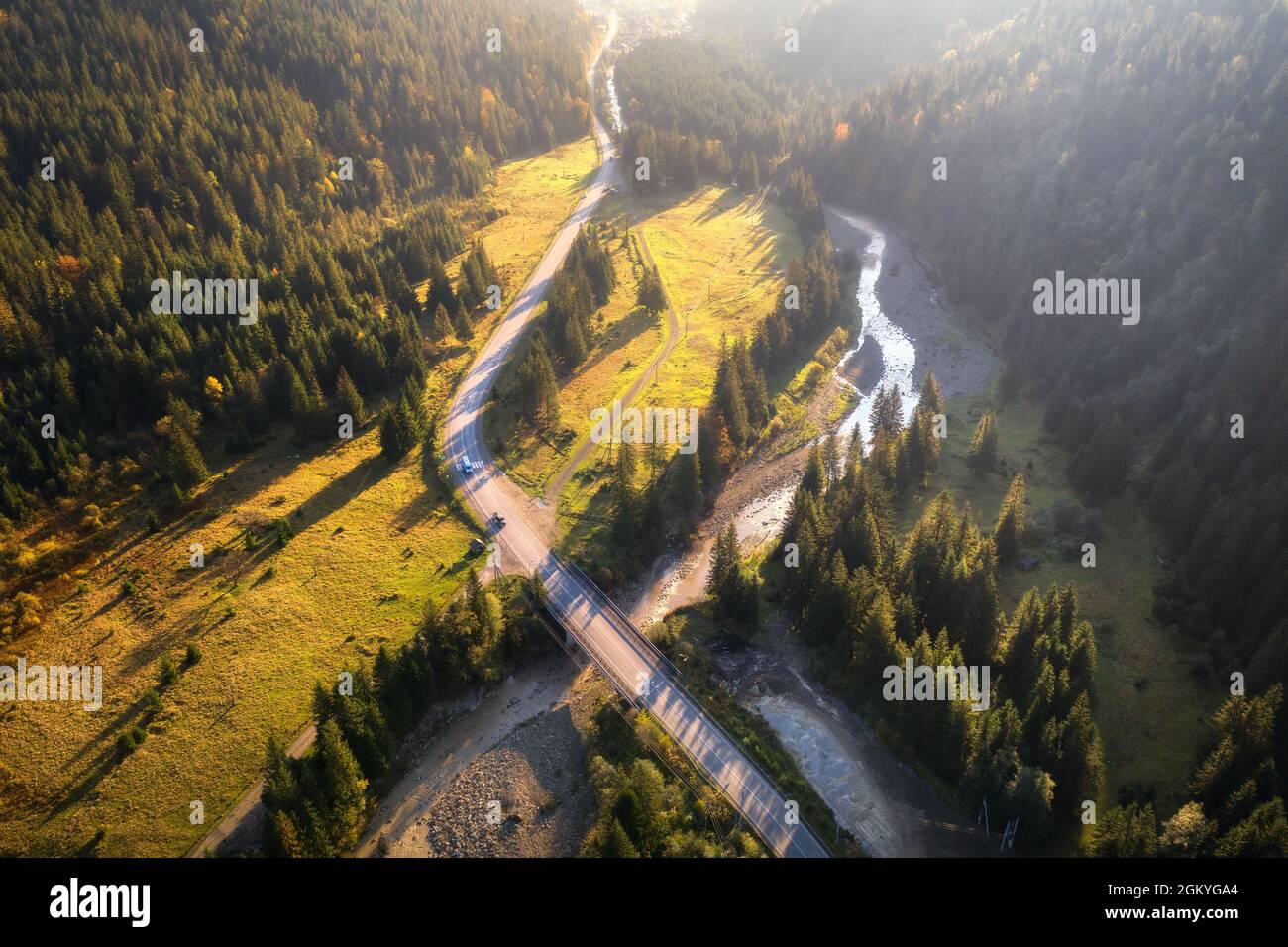 Beautiful road view hi-res stock photography and images - Alamy
