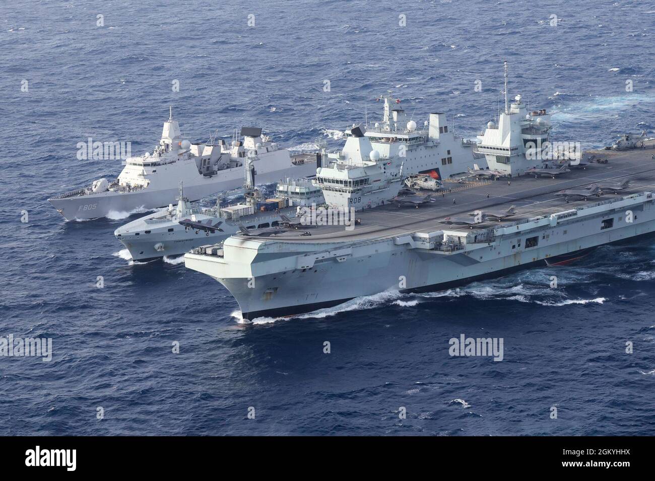A US Marine with Marine Fighter Attack Squadron 211 launches an F-35B ...