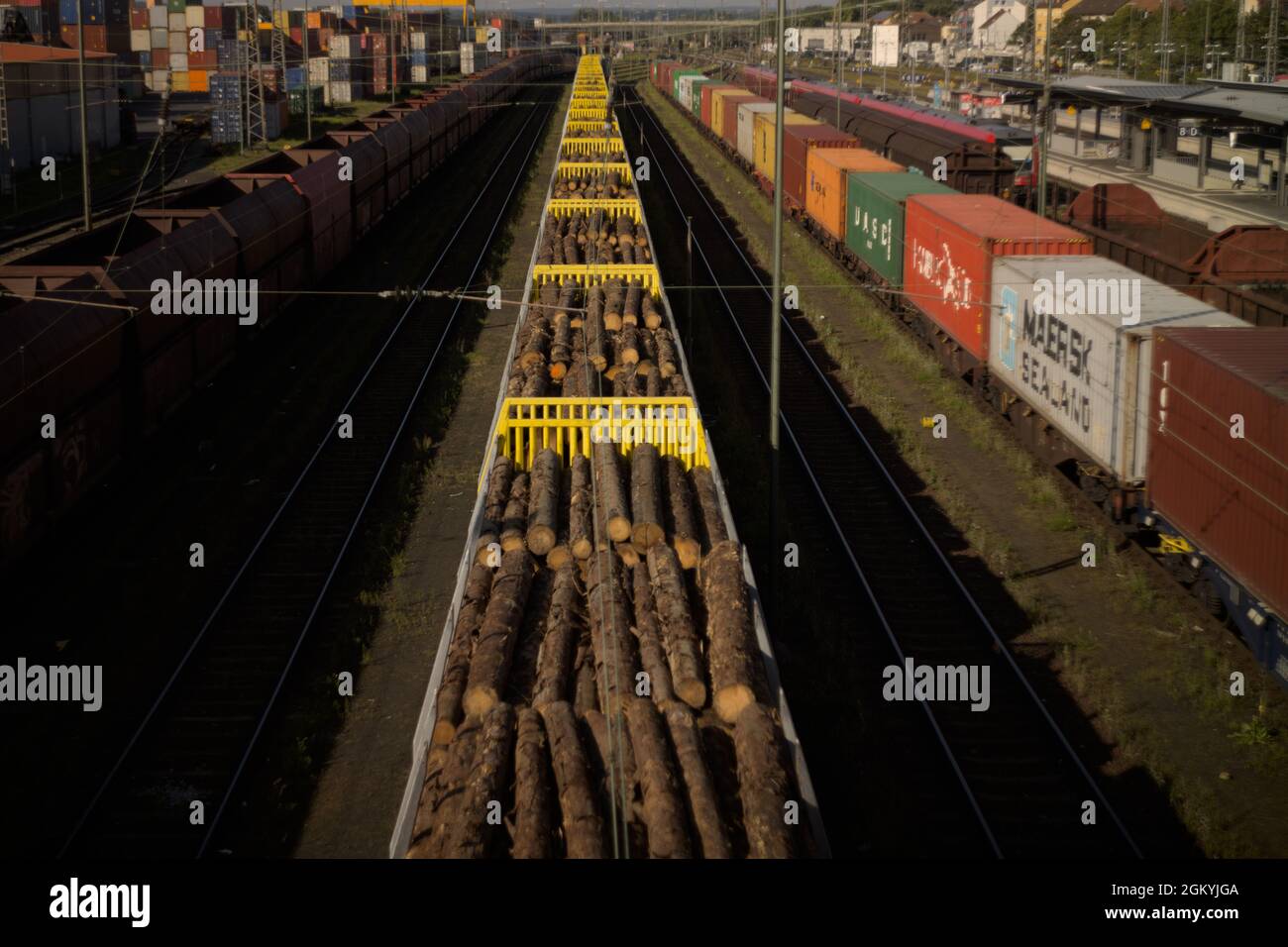 Railroad lumber hi-res stock photography and images - Alamy